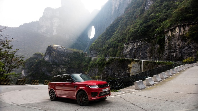 Watch as Range Rover Gloriously Reaches Gate of Heaven